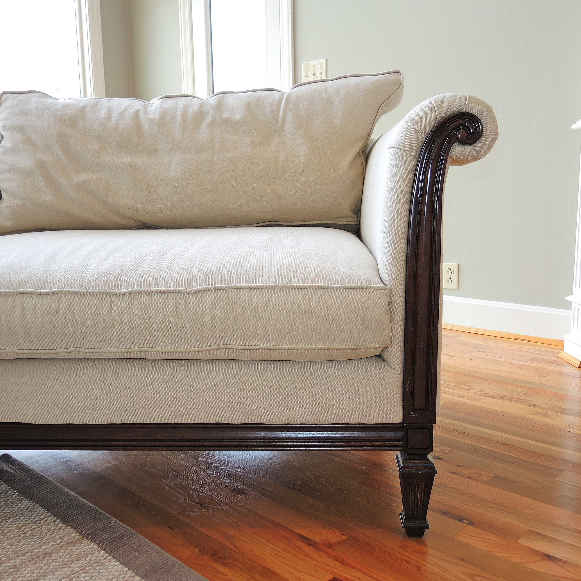 Martha Stewart Sofa | EBTH