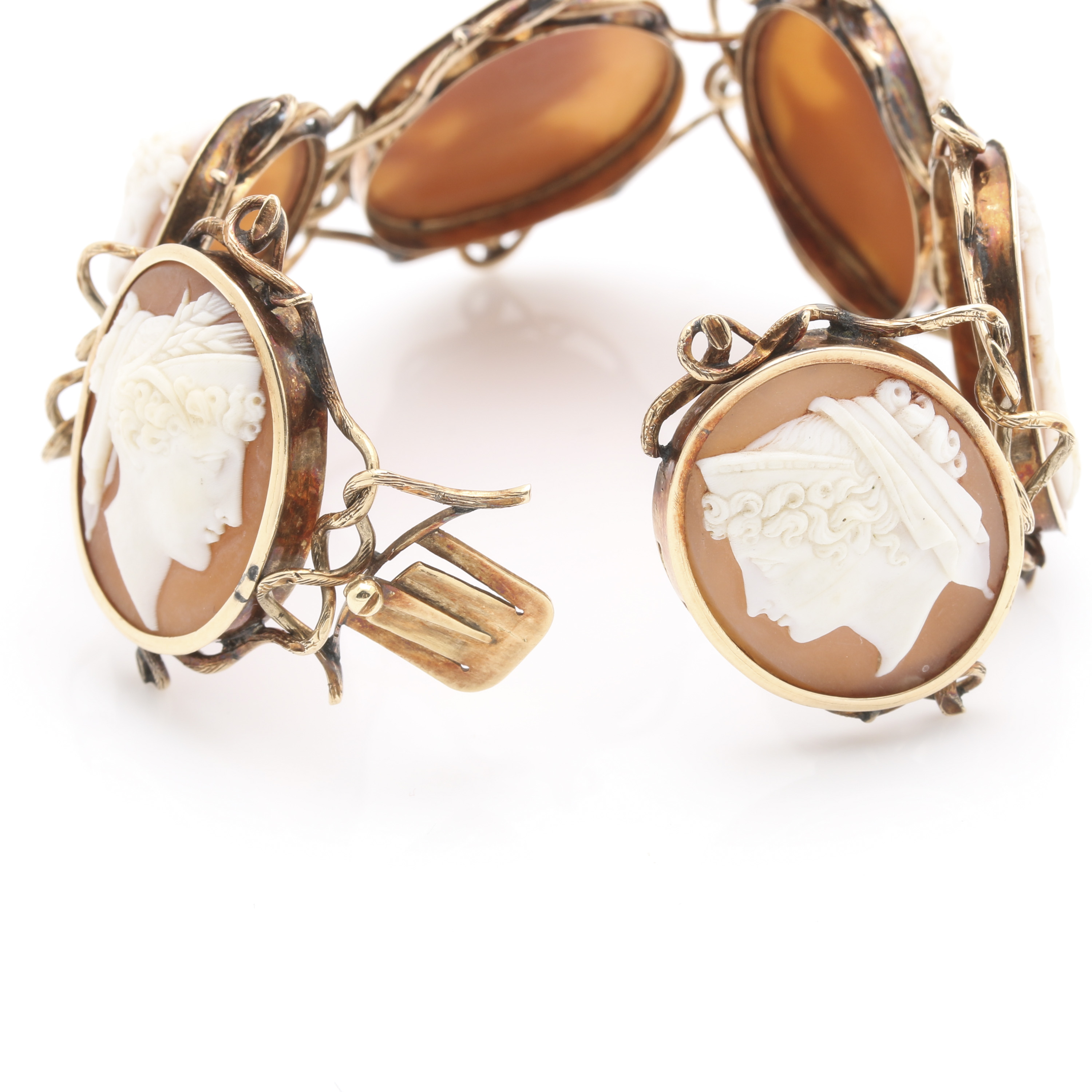 14K Yellow Gold Shell Cameo Bracelet | EBTH
