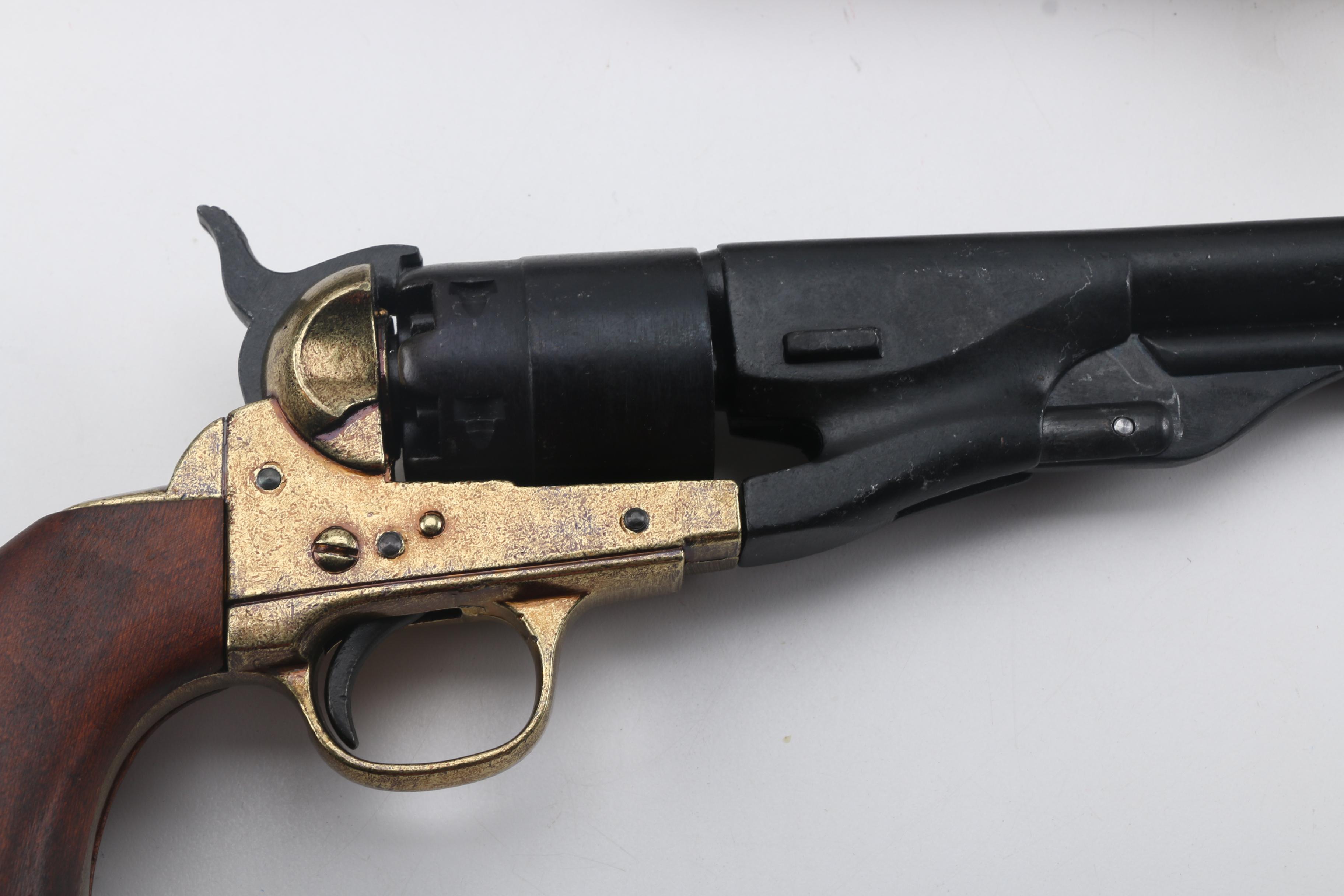 Collection of Replica Pistols featuring Baby Philadelphia Derringer | EBTH