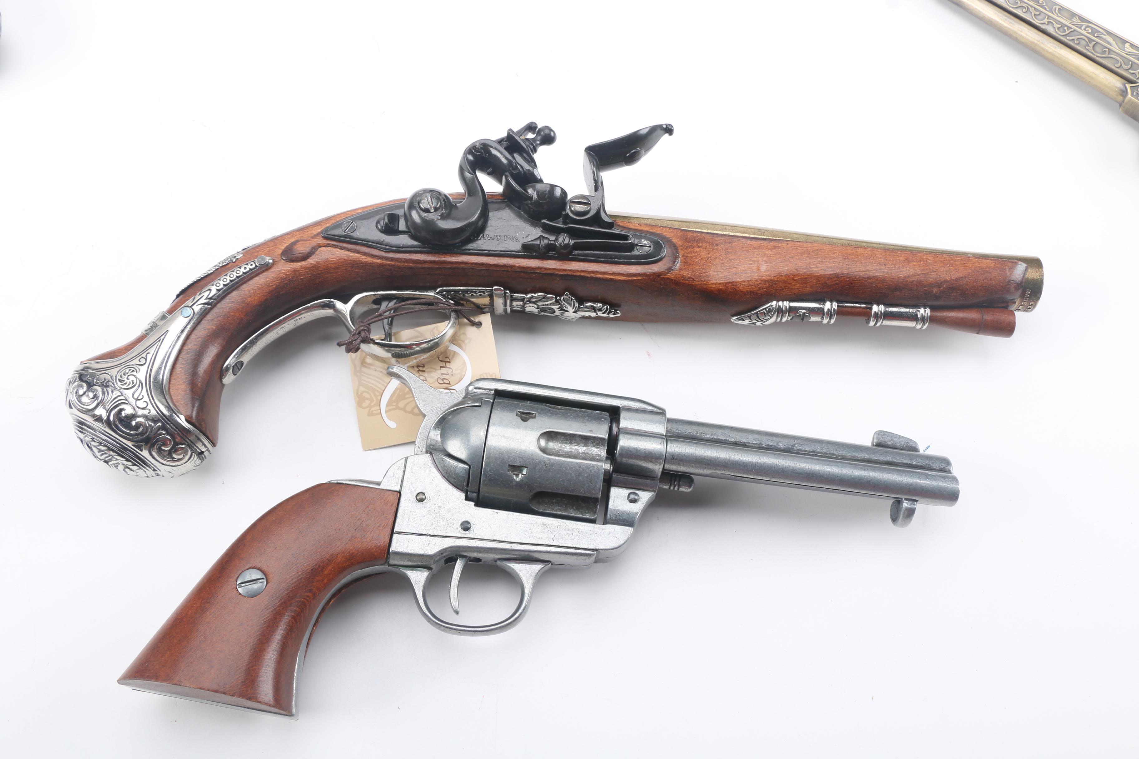 Collection of Replica Pistols featuring Baby Philadelphia Derringer | EBTH