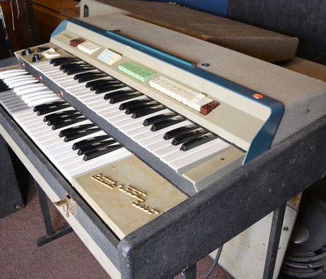 1960's Farfisa "Compact Duo" Electronic Keyboard : EBTH