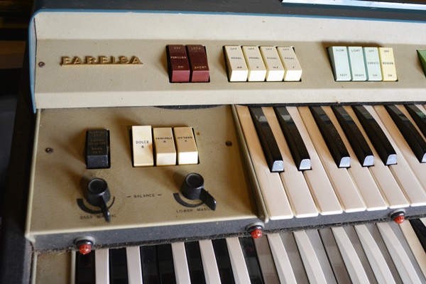 1960's Farfisa "Compact Duo" Electronic Keyboard | EBTH