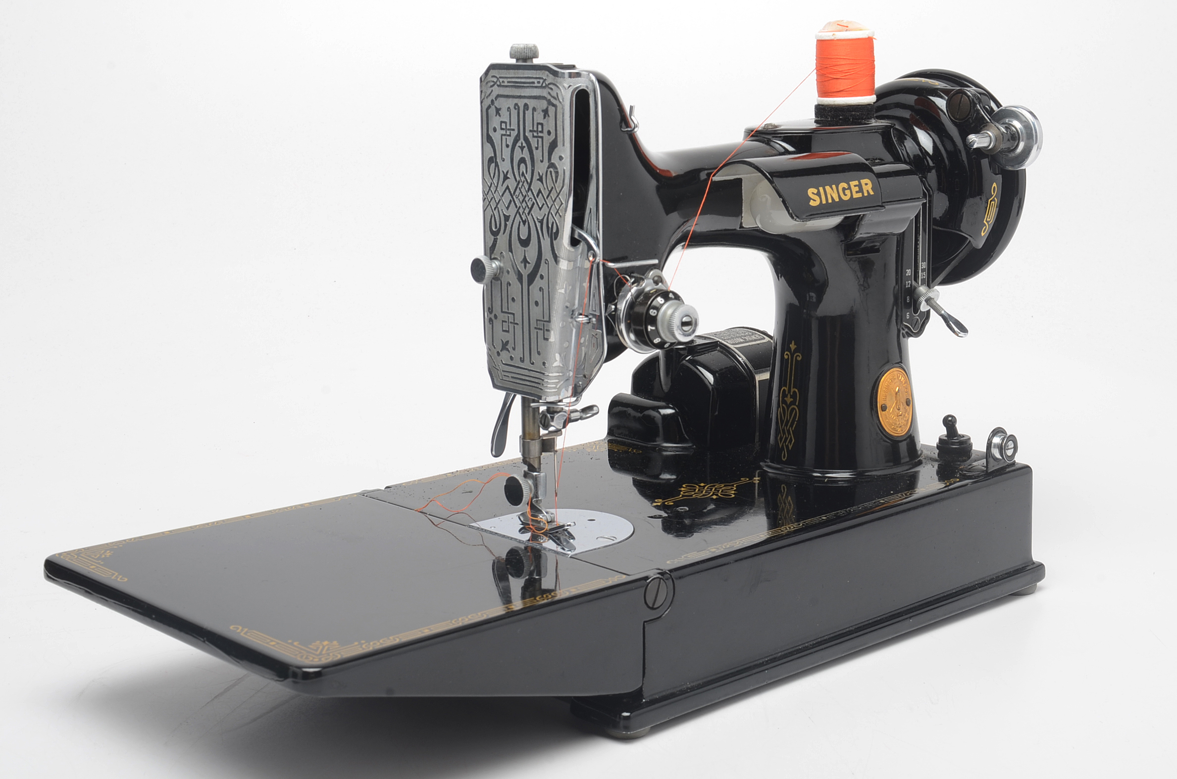 Vintage Singer 221 Sewing Machine and Case | EBTH