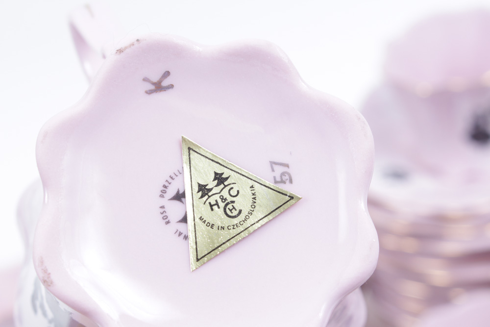 Colonial Couple Rose Porcelain "Olga" Cups and Saucers | EBTH