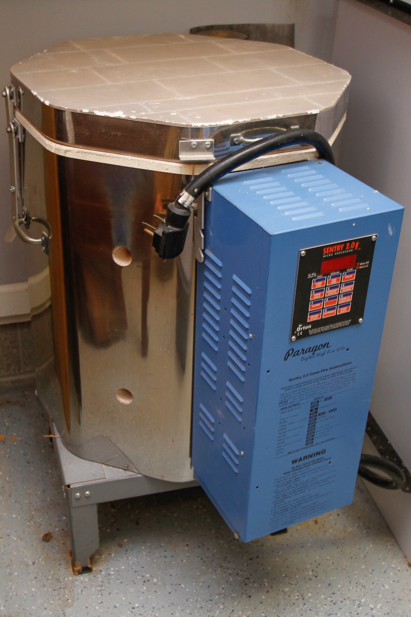 Paragon High Fire Kiln "Sentry 2.0" and Accessories | EBTH