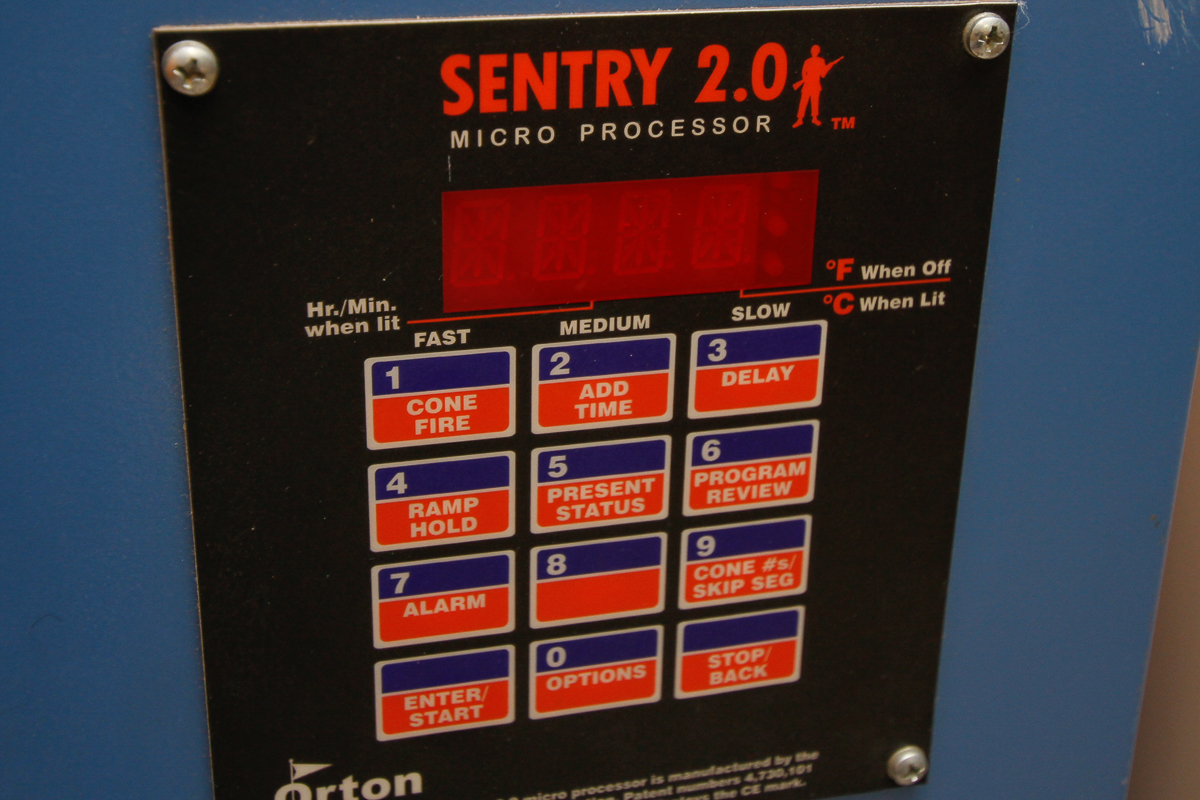 Paragon High Fire Kiln "Sentry 2.0" and Accessories | EBTH