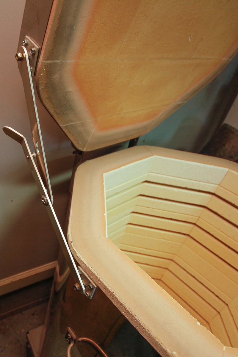 Paragon High Fire Kiln "Sentry 2.0" and Accessories | EBTH