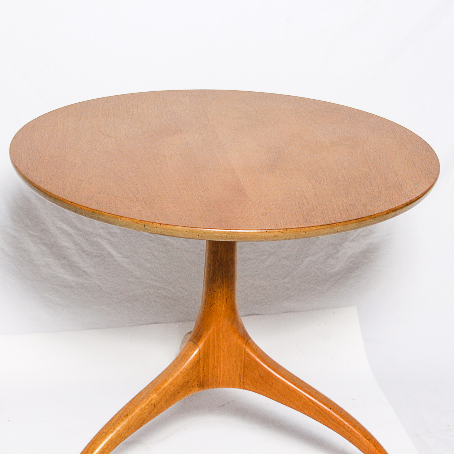 Mid Century Modern Walnut Side Table by Heritage | EBTH