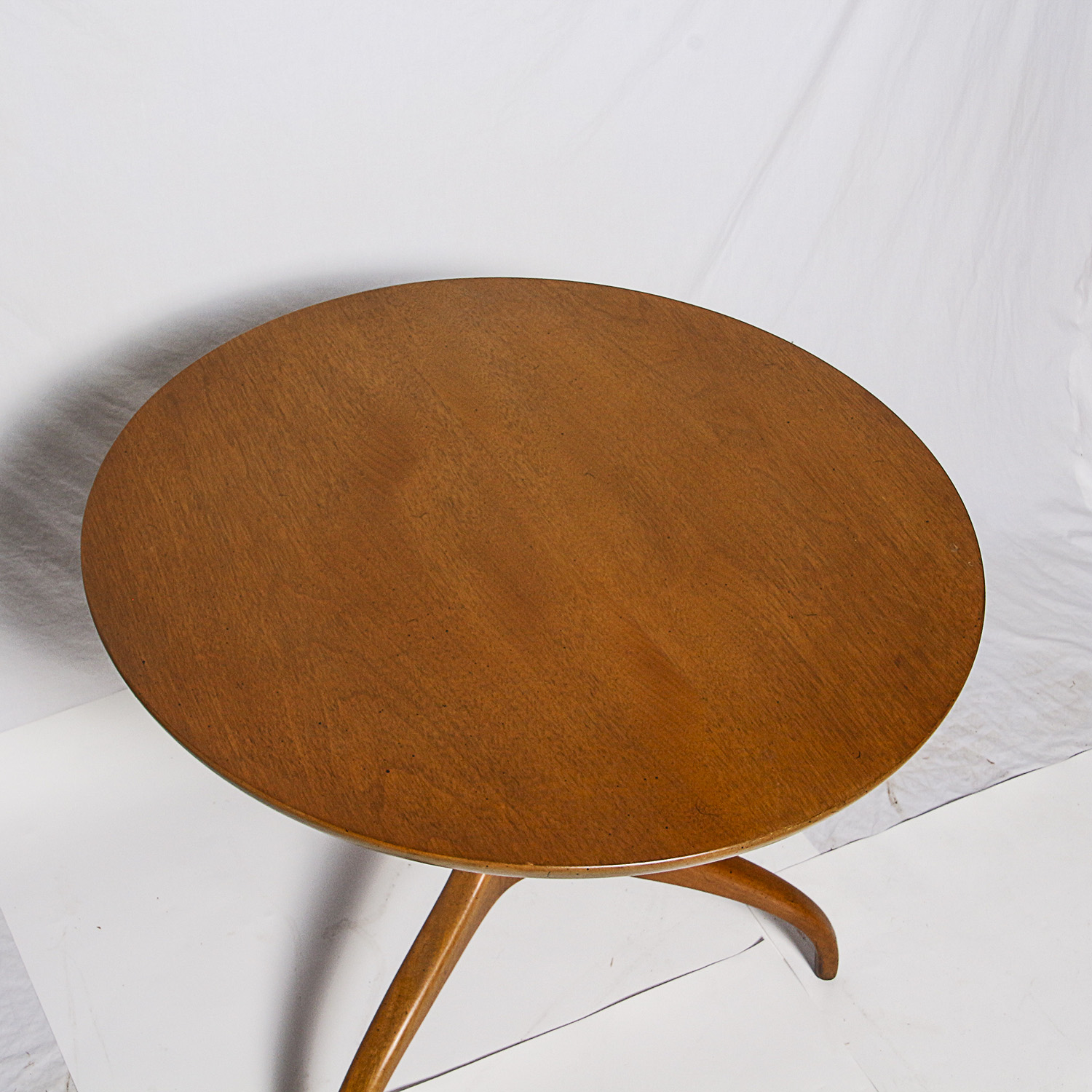 Mid Century Modern Walnut Side Table by Heritage | EBTH