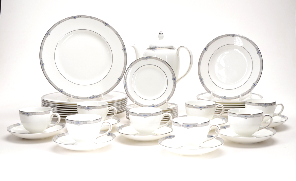 Wedgwood "Amherst" China | EBTH