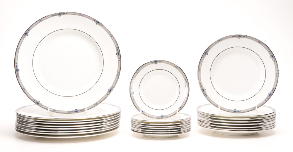 Wedgwood "Amherst" China | EBTH