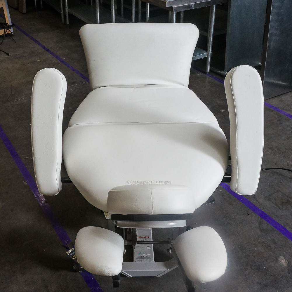 Athlegen Professional Treatment Table by Takara Belmont | EBTH