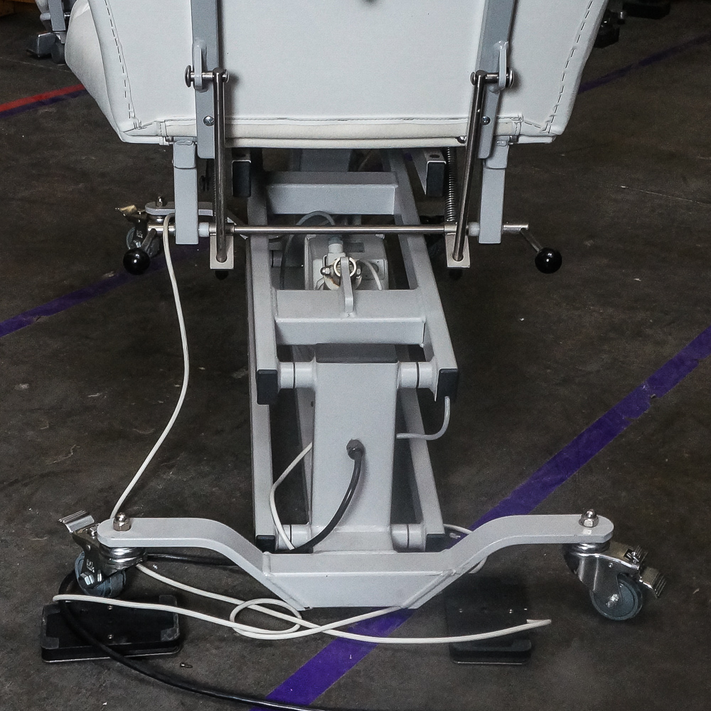 Athlegen Professional Treatment Table by Takara Belmont | EBTH