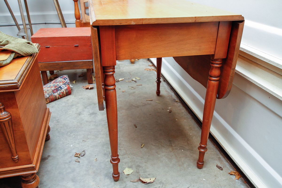 Vintage Colonial Style Drop Leaf Dining Table | EBTH