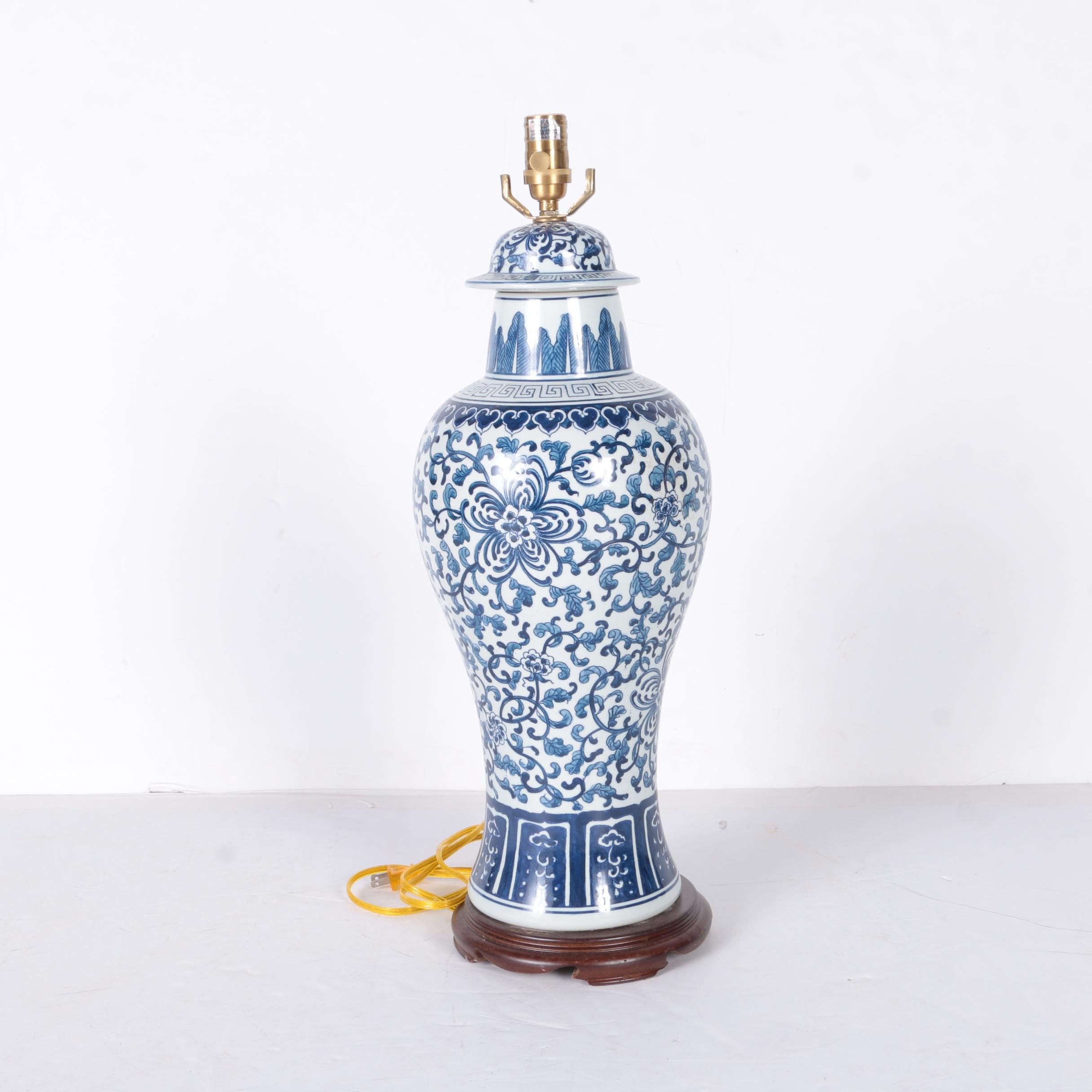 Blue and White Chinese Urn Table Lamp | EBTH