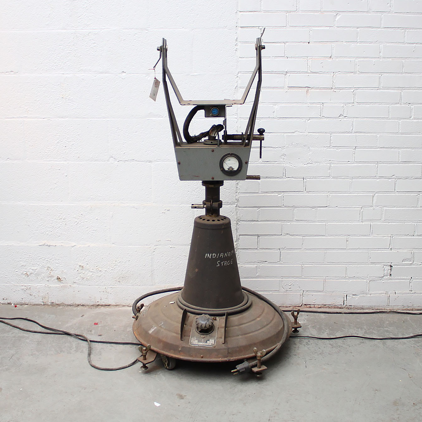 Vintage Strong Electric "Super Trouper" Electric Spotlight Stand | EBTH