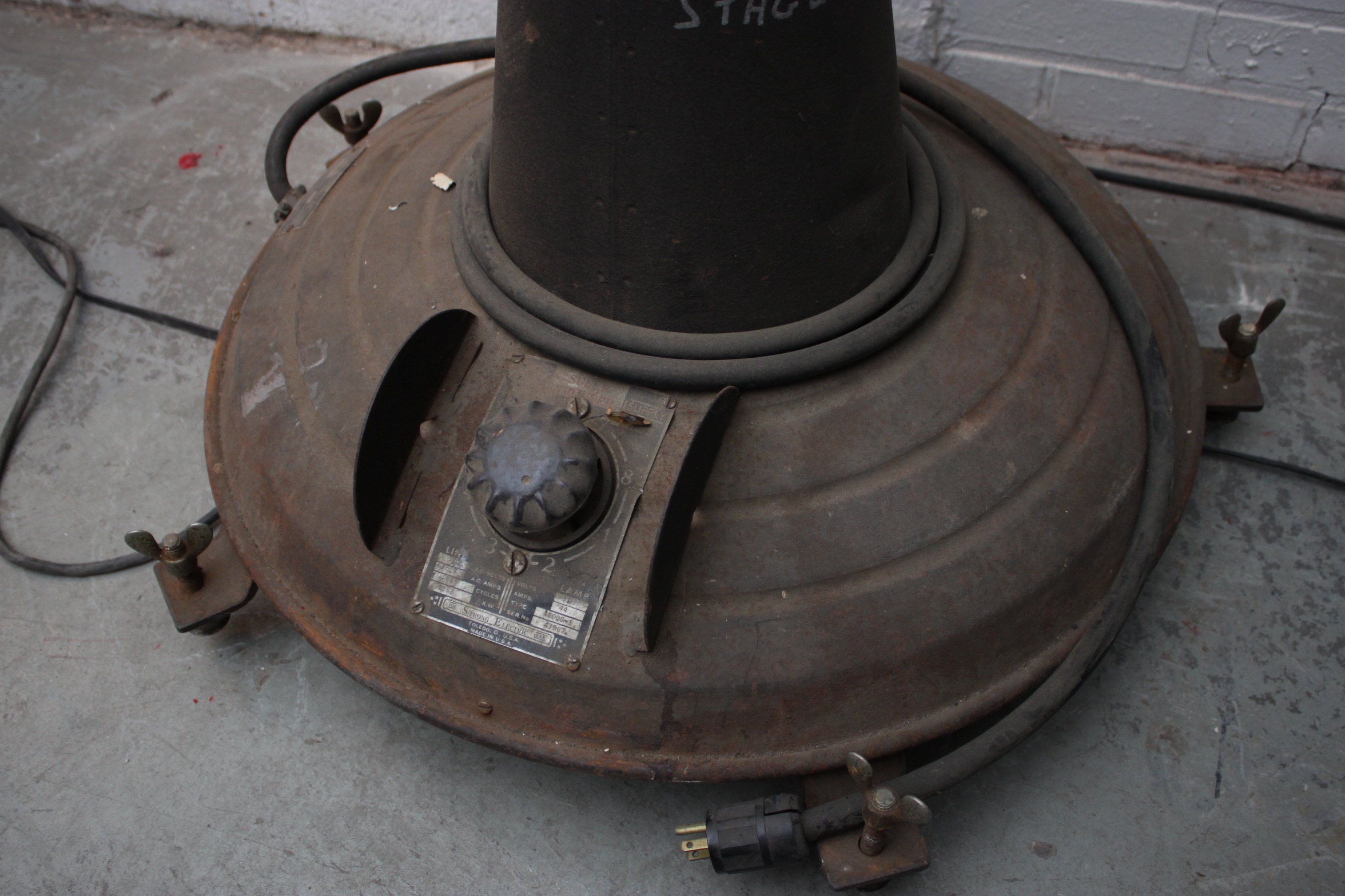 Vintage Strong Electric "Super Trouper" Electric Spotlight Stand | EBTH