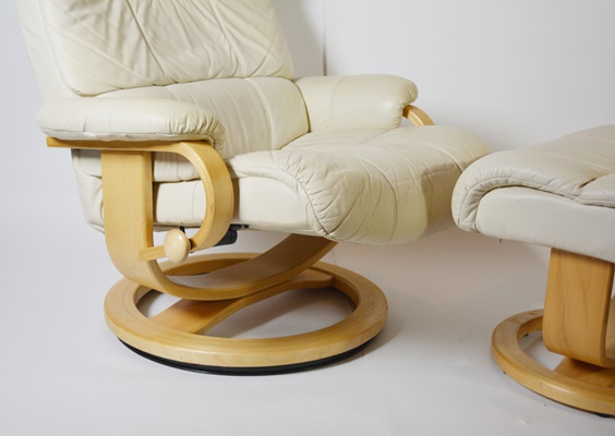 Palliser Furniture Leather Recliner Chair and Ottoman | EBTH