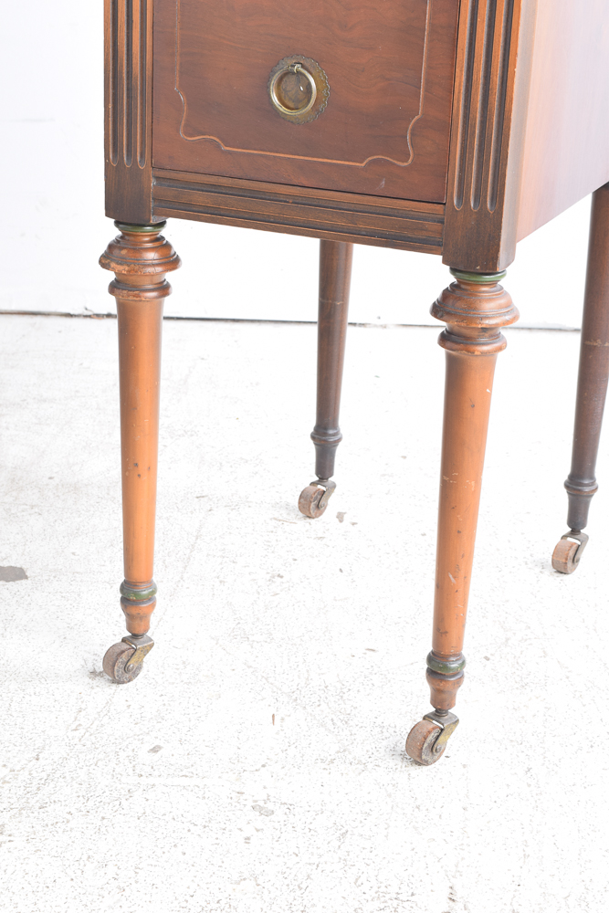 Vintage Sheraton Style Mahogany Finished Vanity | EBTH