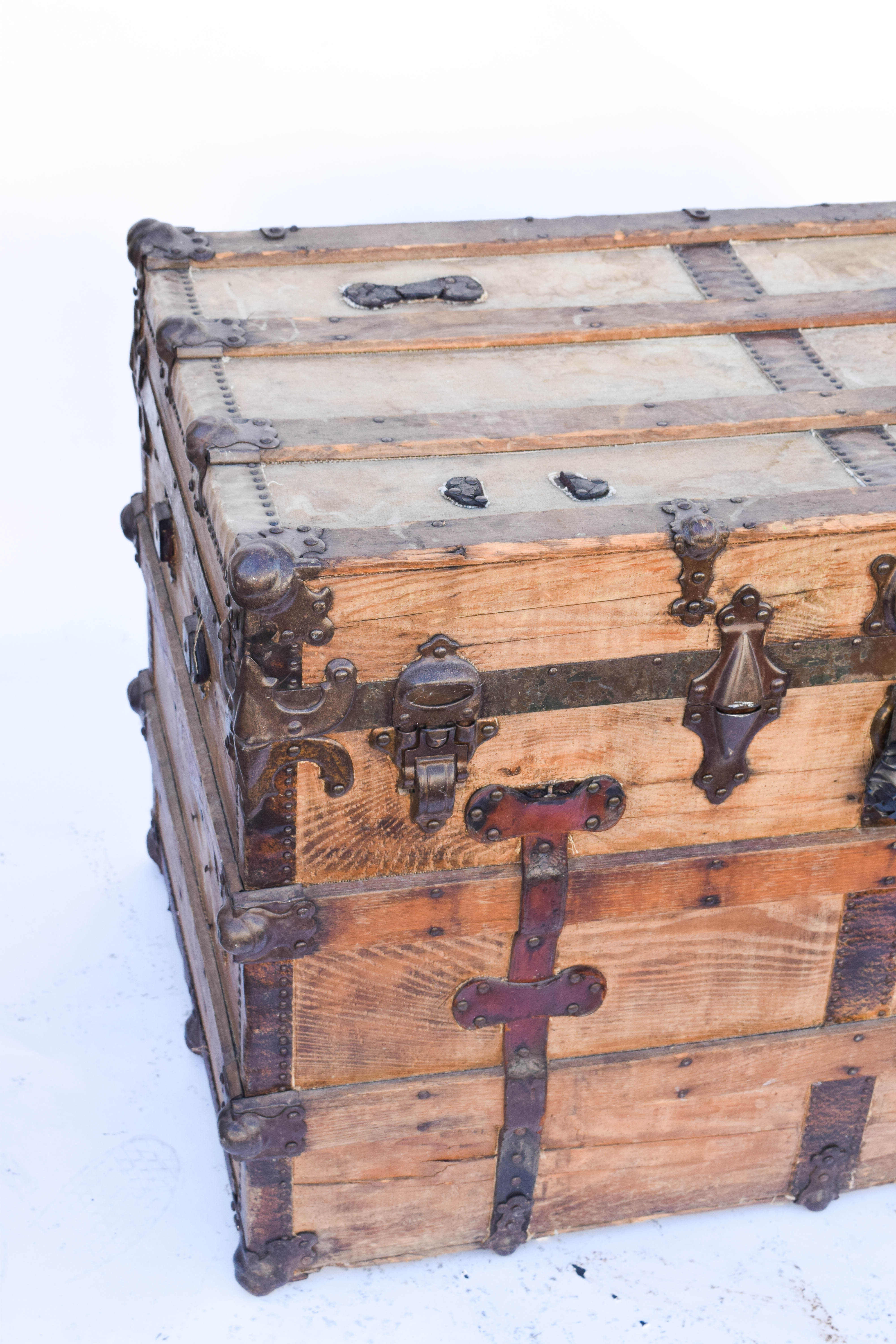 Antique Steamer Trunk | EBTH