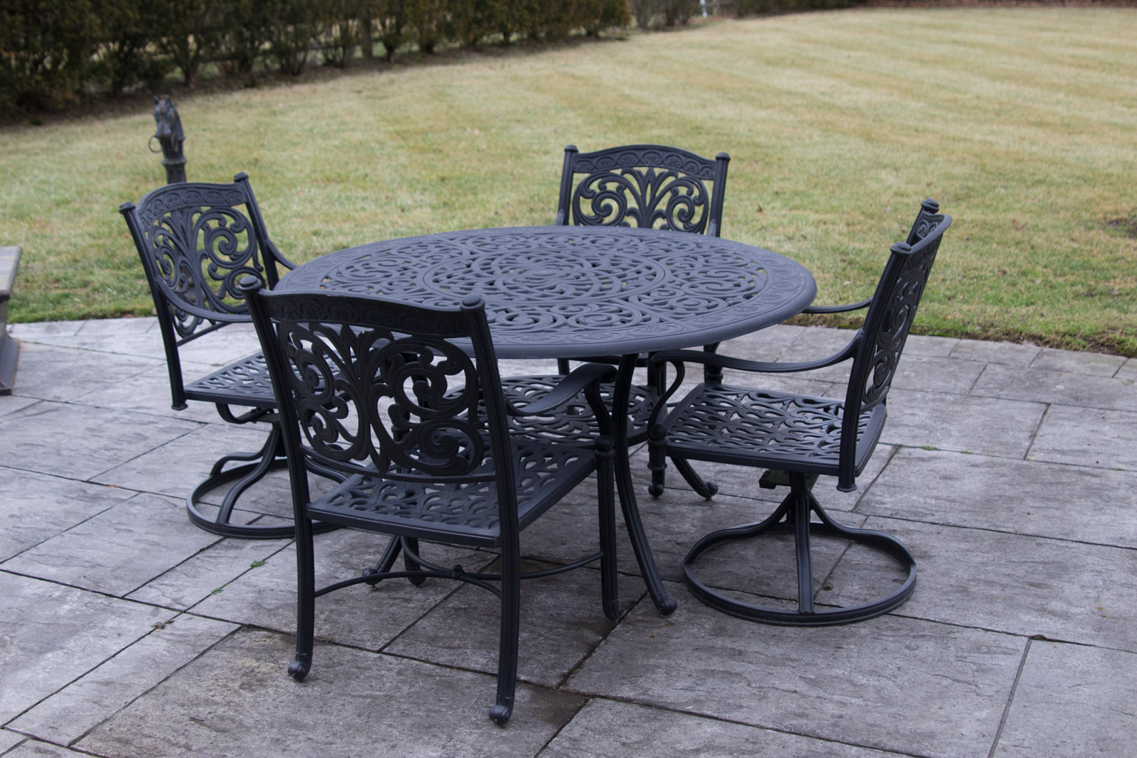 Hanamint Patio Dining Table & Chairs | EBTH