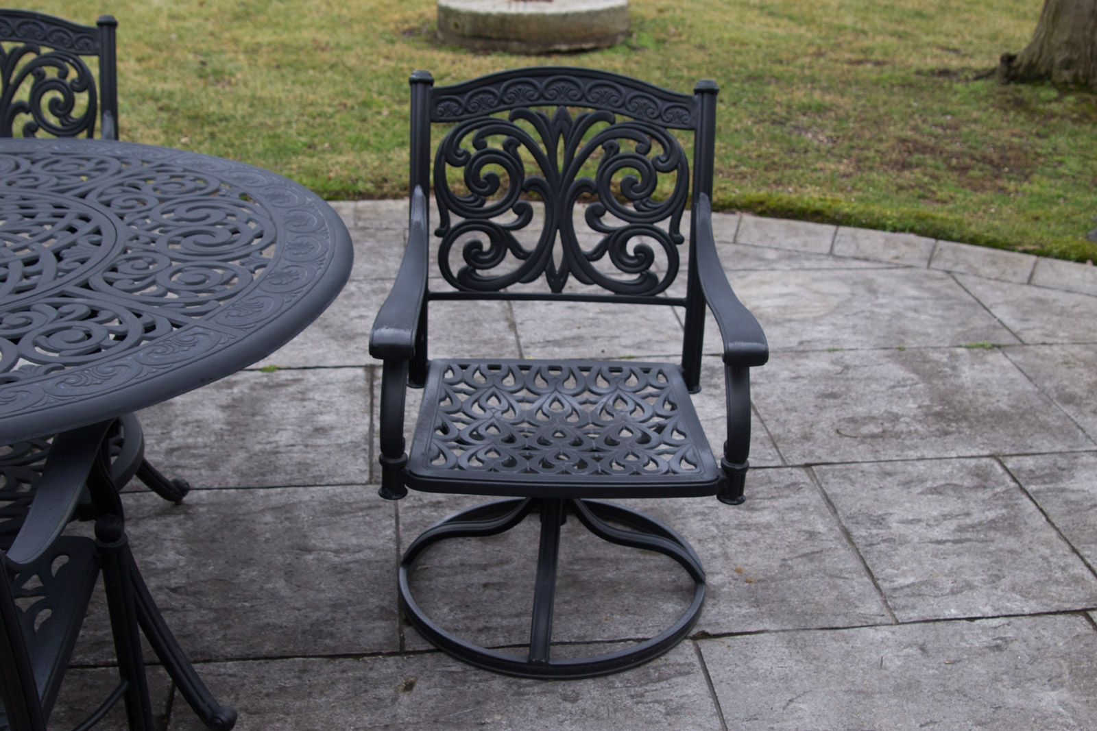 Hanamint Patio Dining Table & Chairs | EBTH