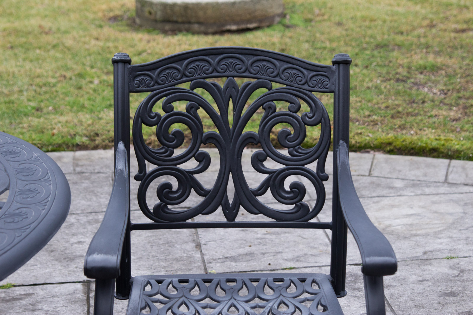 Hanamint Patio Dining Table & Chairs | EBTH