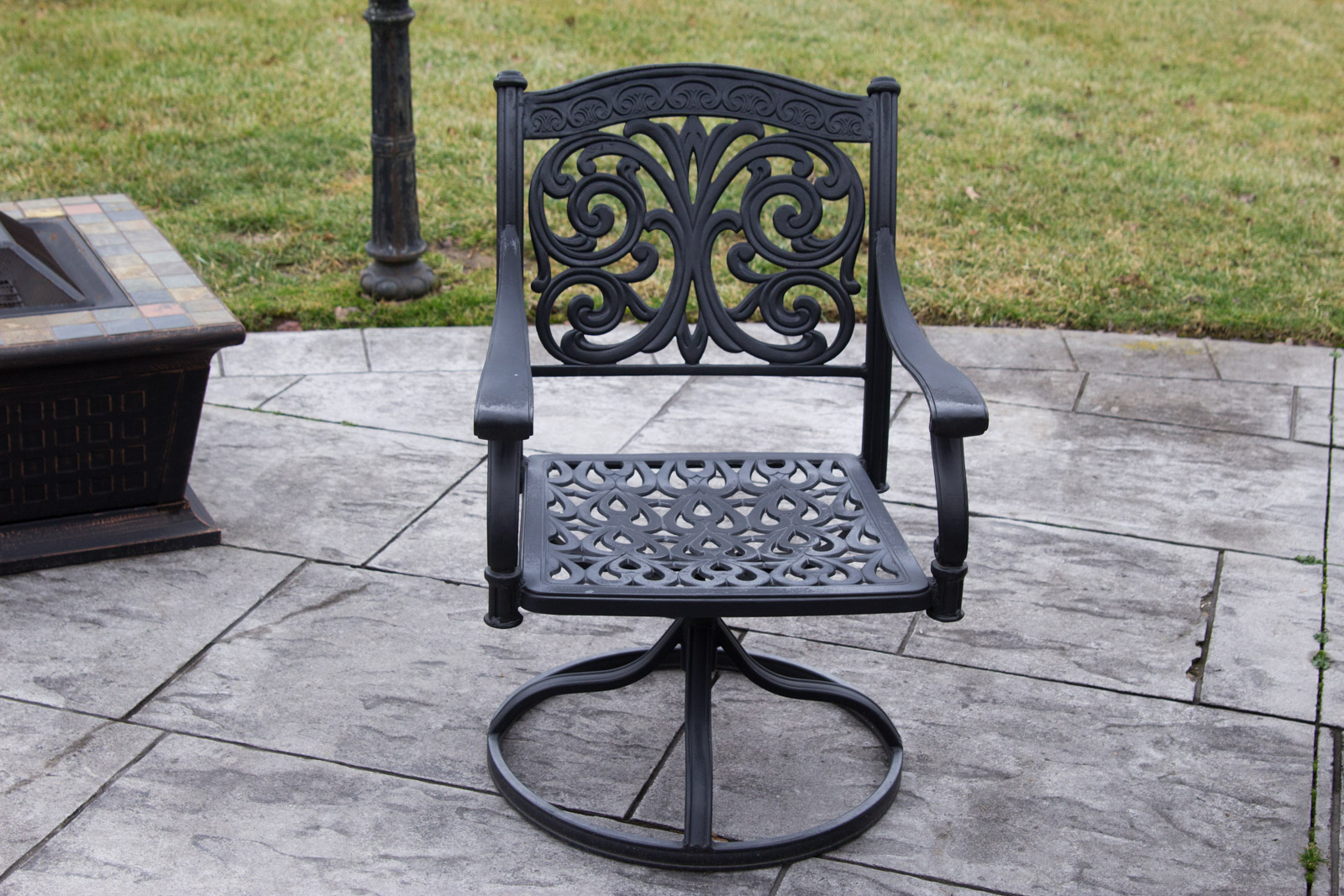 Hanamint Patio Dining Table & Chairs | EBTH