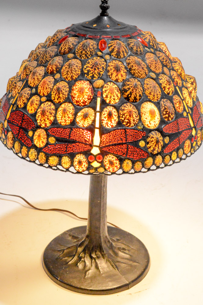 Richard Hoosin Dragonfly Motif and Shell Art Glass Table Lamp | EBTH