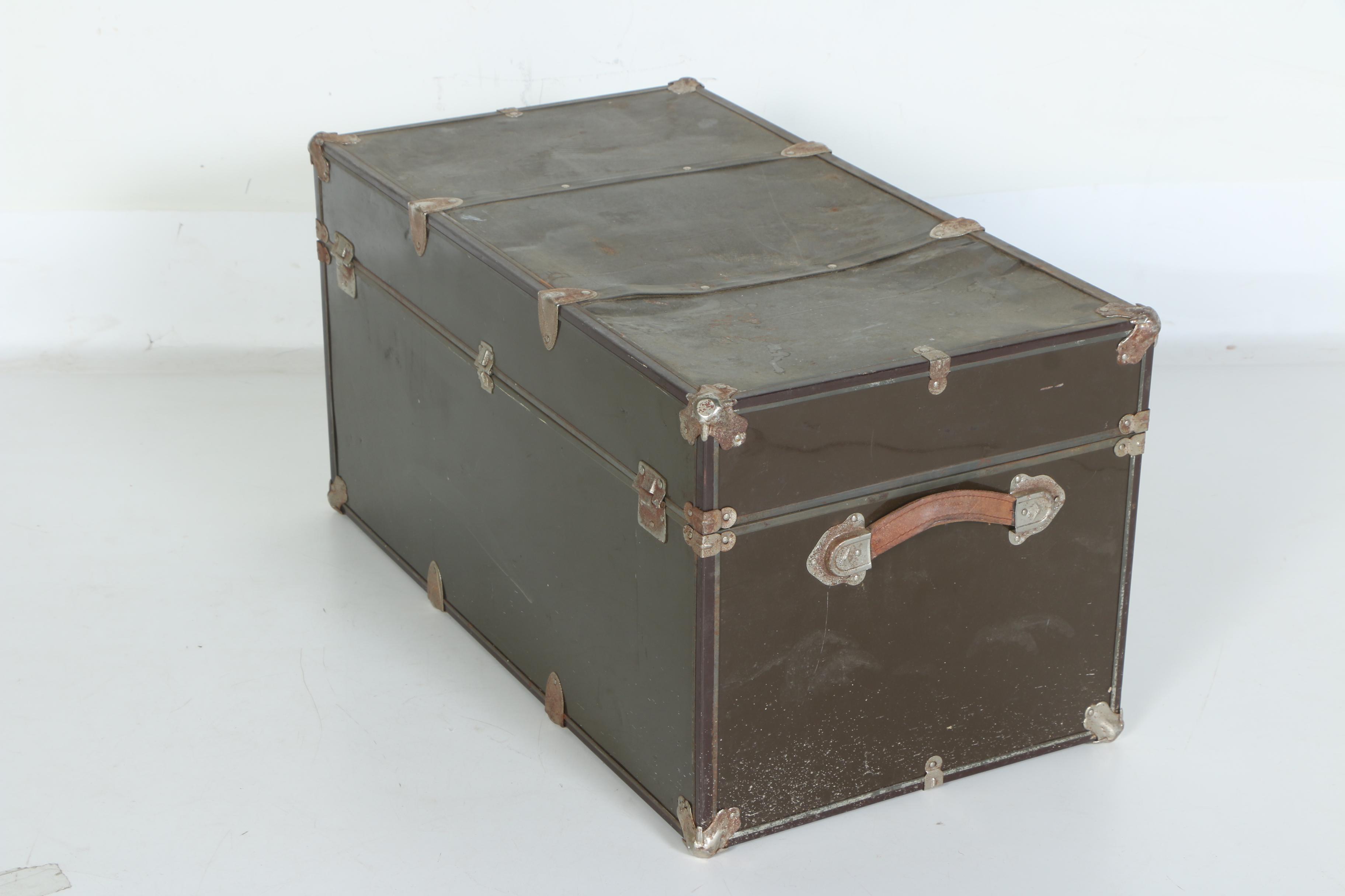 Vintage Metal Foot Locker : EBTH