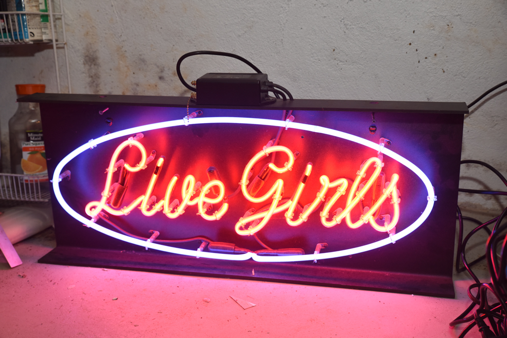 "Live Girls" Neon Sign | EBTH