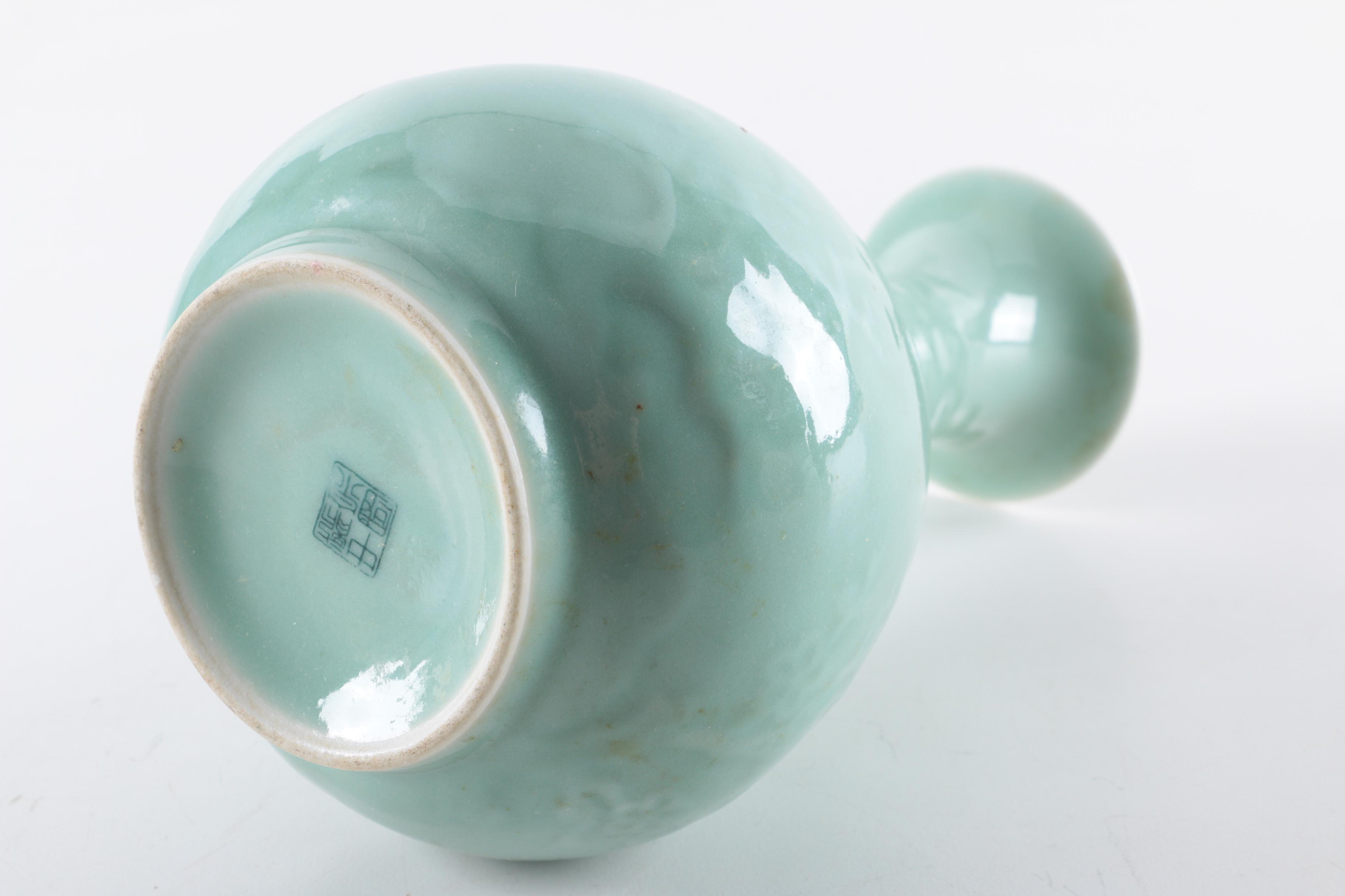 Chinese Longquan Ware Celadon Ceramic Vase | EBTH