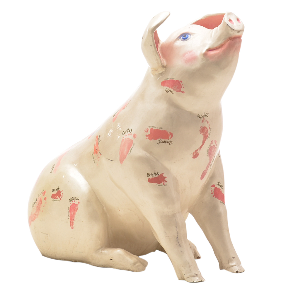 Cincinnati's "Big Pig Gig" Sitting Sculpture | EBTH