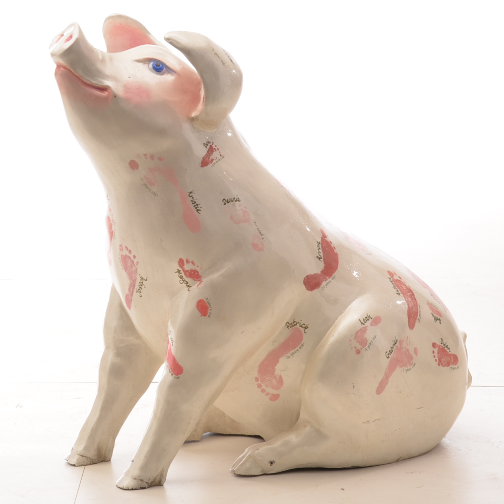 Cincinnati's "Big Pig Gig" Sitting Sculpture | EBTH