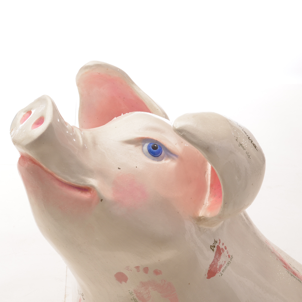 Cincinnati's "Big Pig Gig" Sitting Sculpture | EBTH