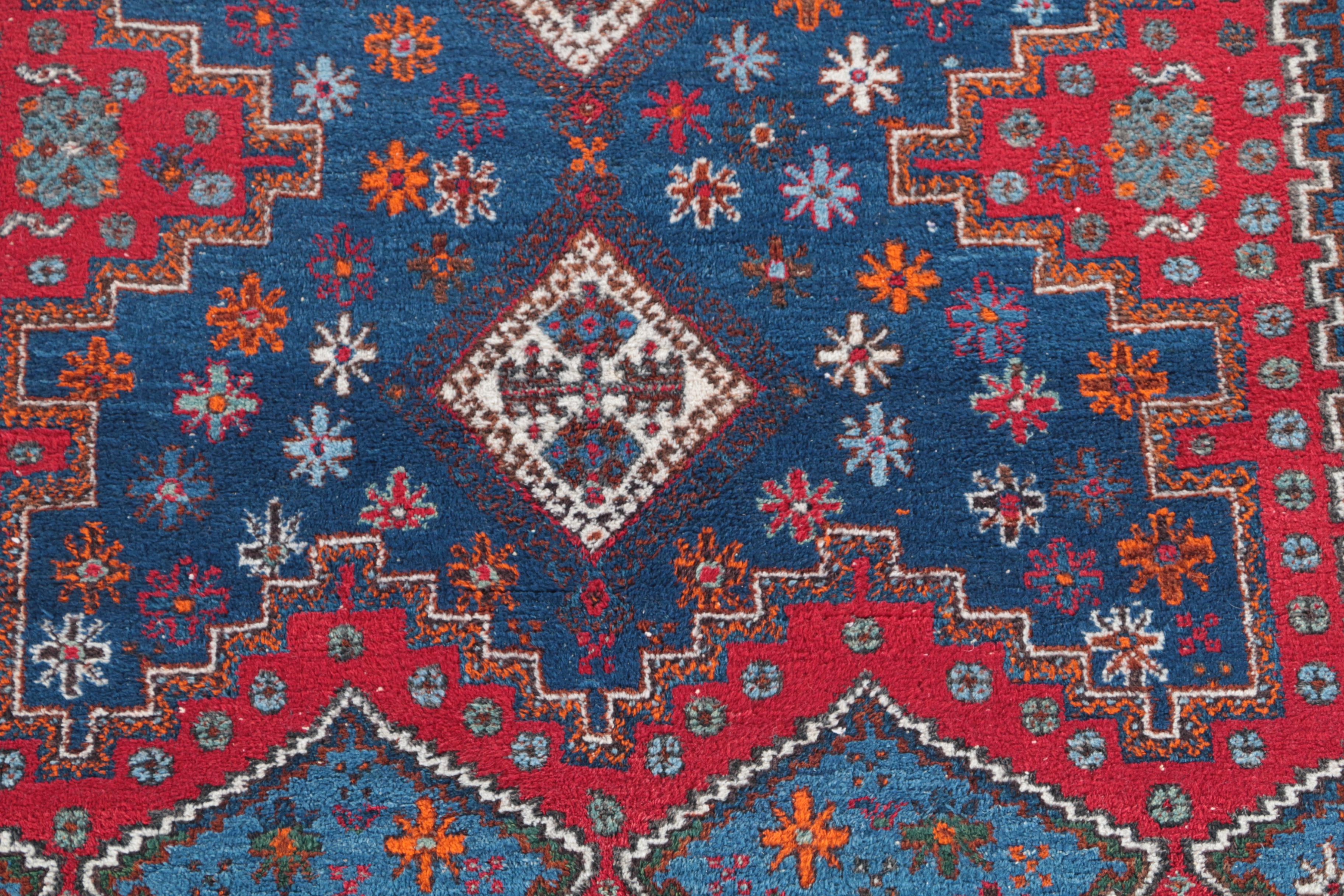 Hand-Knotted Persian Shiraz Wool Area Rug | EBTH