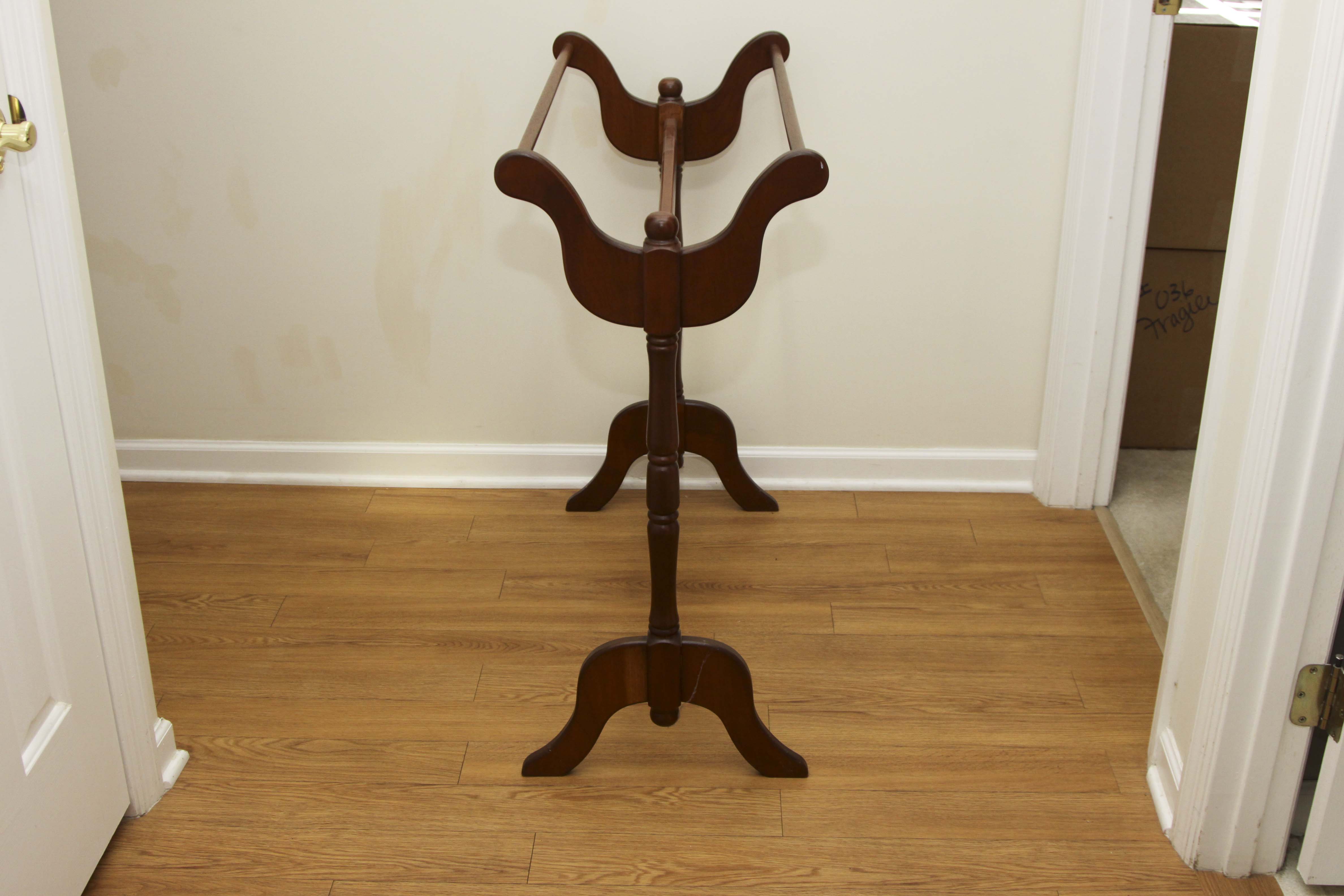 Quilt Stand and Quilts | EBTH