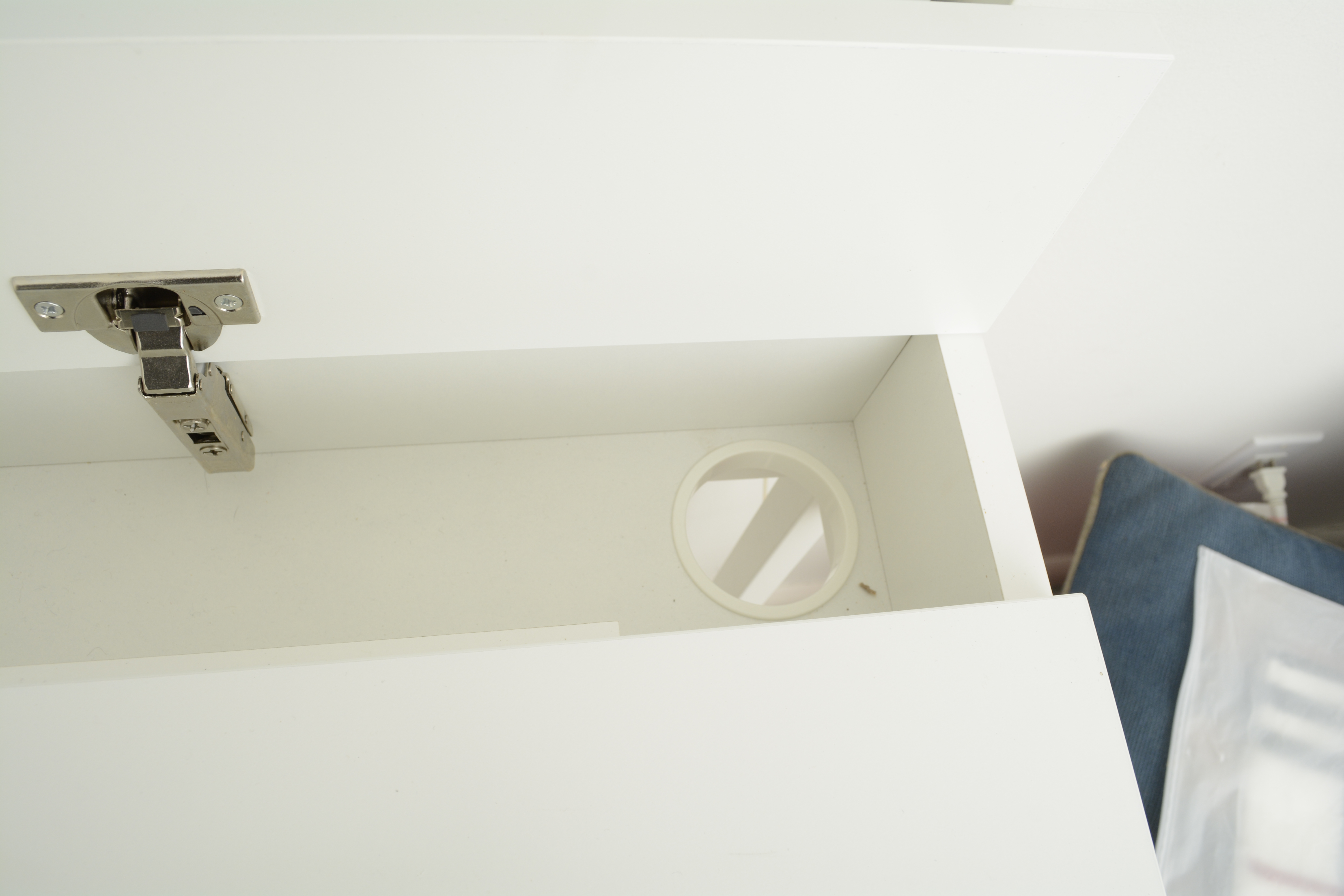 White Melamine Desk with Desk Lamp | EBTH