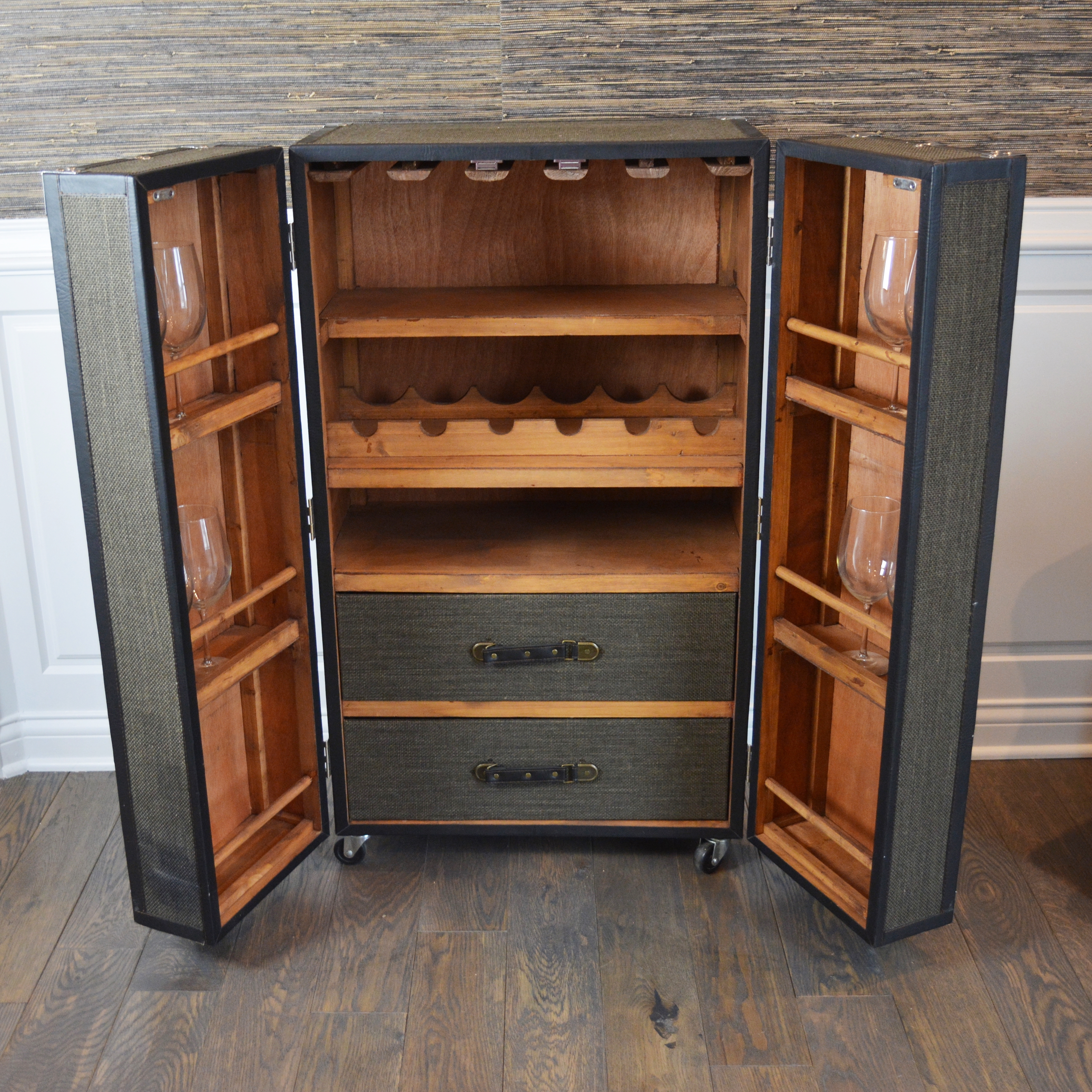 Rolling Bar Steamer Trunk | EBTH