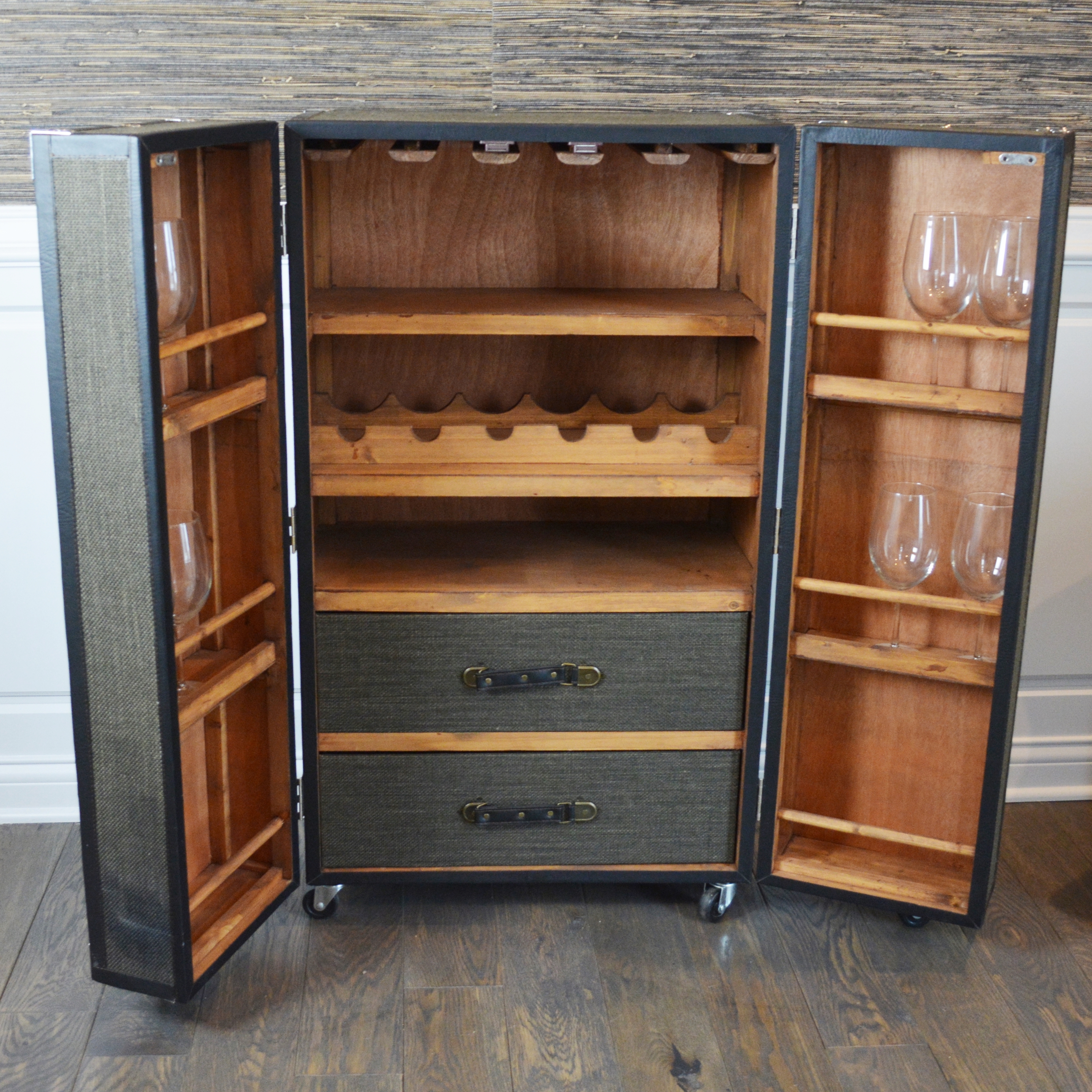 Rolling Bar Steamer Trunk | EBTH