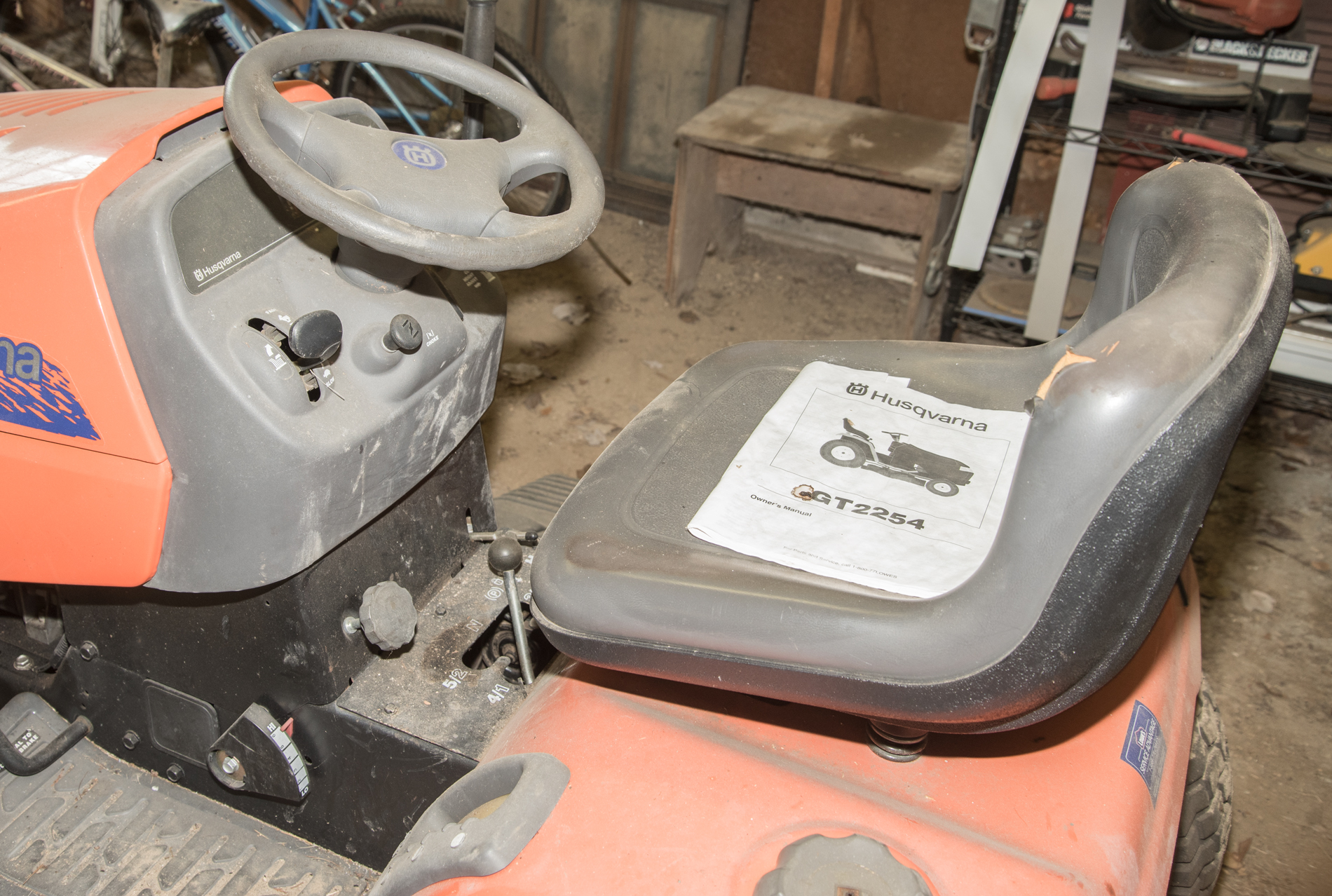 2005 Husqvarna GT2254 Riding Lawn Tractor | EBTH