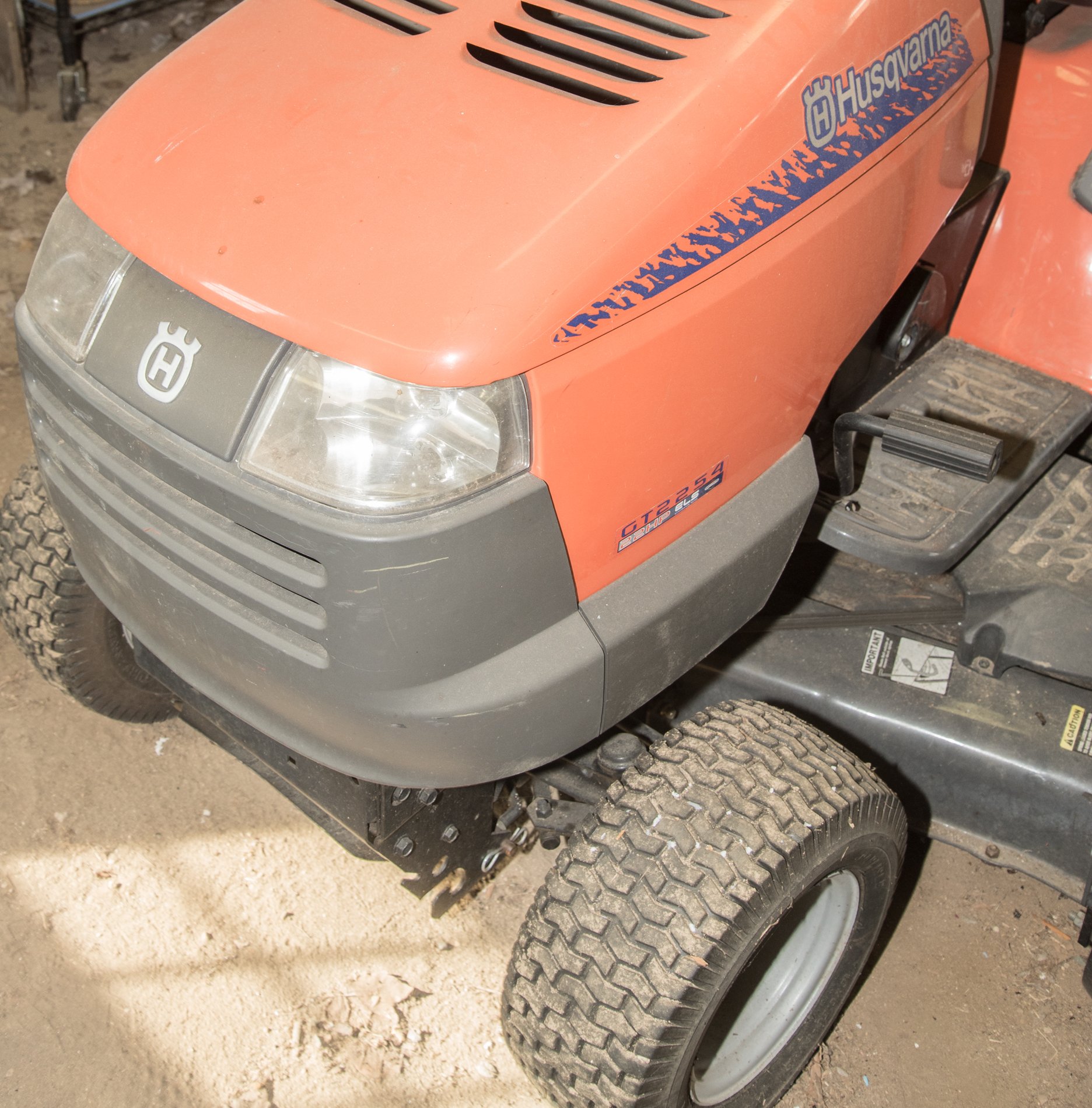 2005 Husqvarna GT2254 Riding Lawn Tractor | EBTH