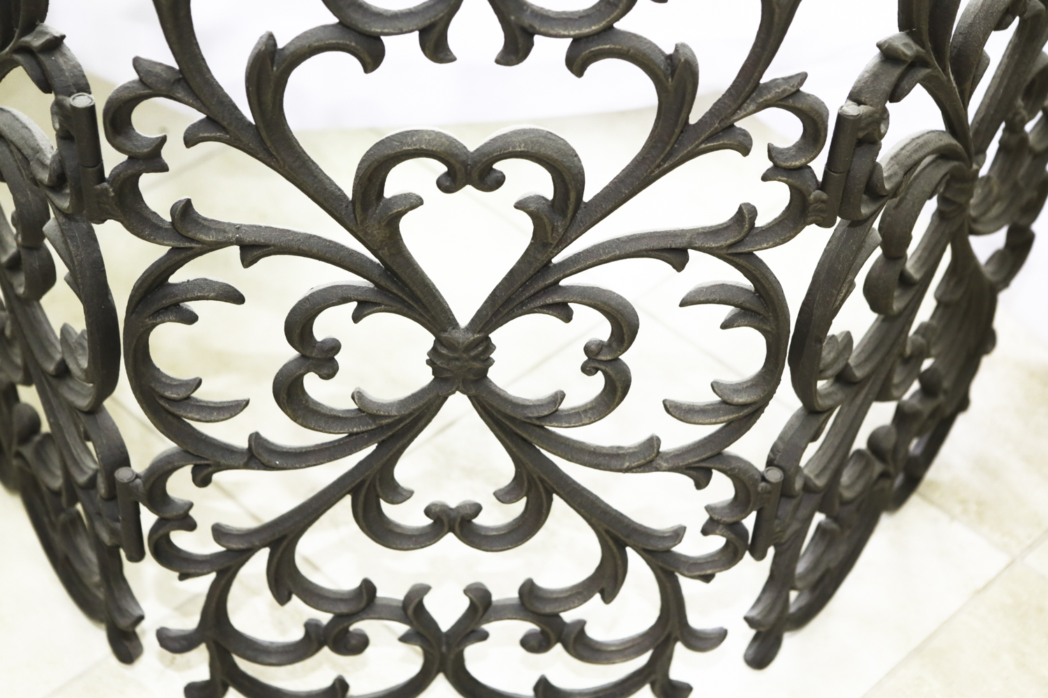 Contemporary Scrolled Metal Fireplace Screen | EBTH