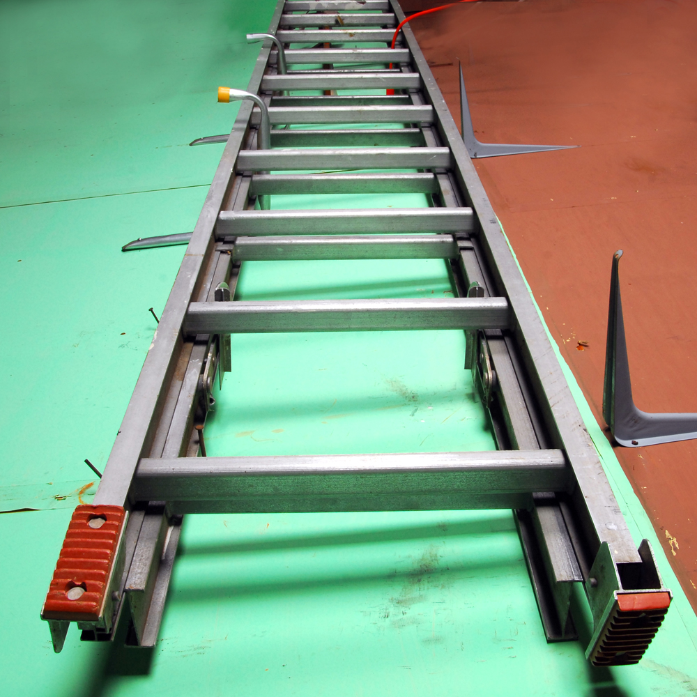 Vintage I-Beam Extension Ladder with Straight Rungs | EBTH
