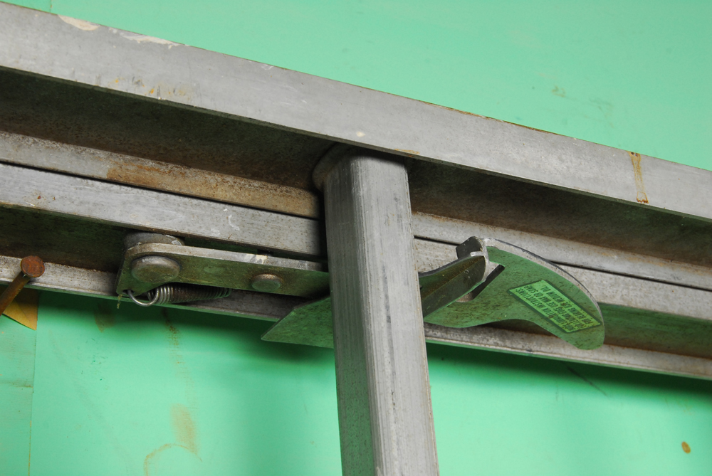 Vintage I-Beam Extension Ladder with Straight Rungs | EBTH