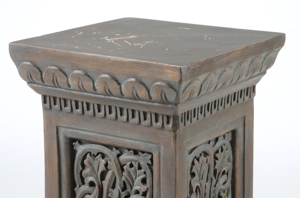 Resin Display Stand | EBTH