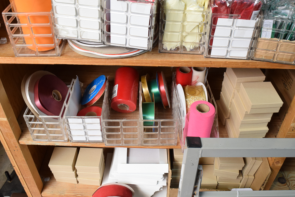 Wrapping Paper Dispensers, Ribbon, Wrapping, and Stands | EBTH