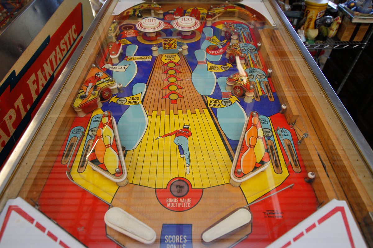 1975 Gottlieb Top Score Pinball Machine | EBTH