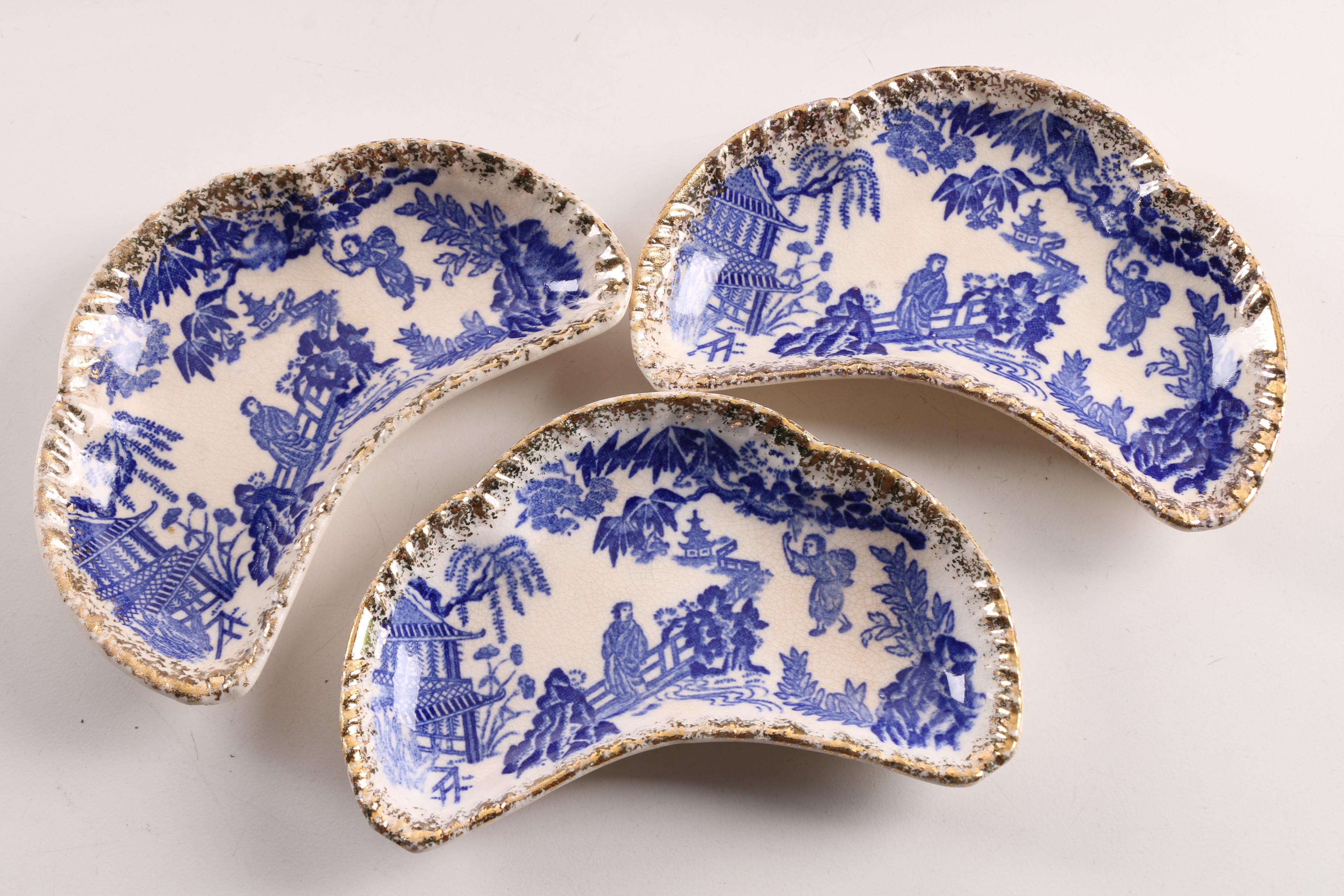 Vintage "Blue Willow" Tableware by John Maddock & Sons and Newport ...