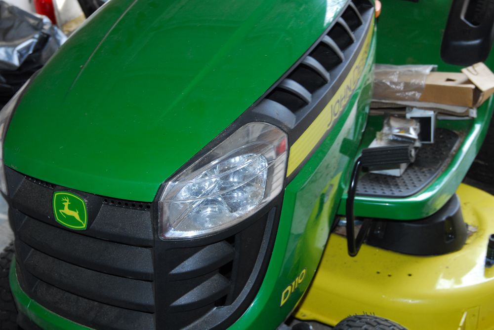 John Deere D110 Lawn Tractor | EBTH